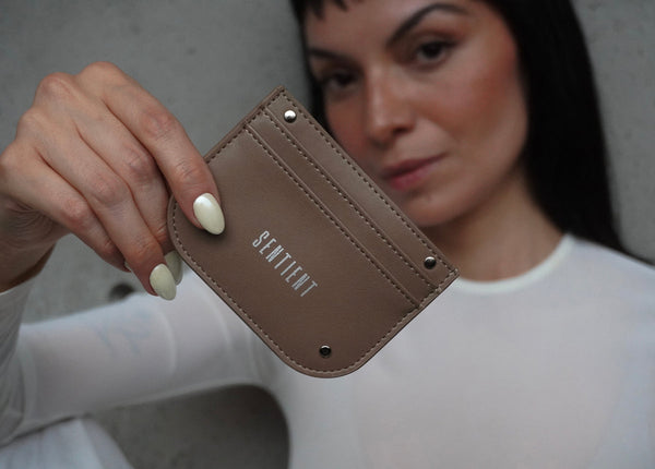 Vera Cardholder in Oleatex from SENTIENT – MooShoes