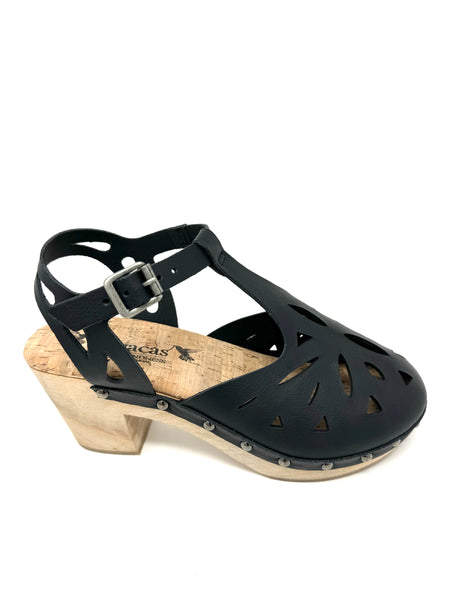 Esther Clog in Black from Novacas – MooShoes